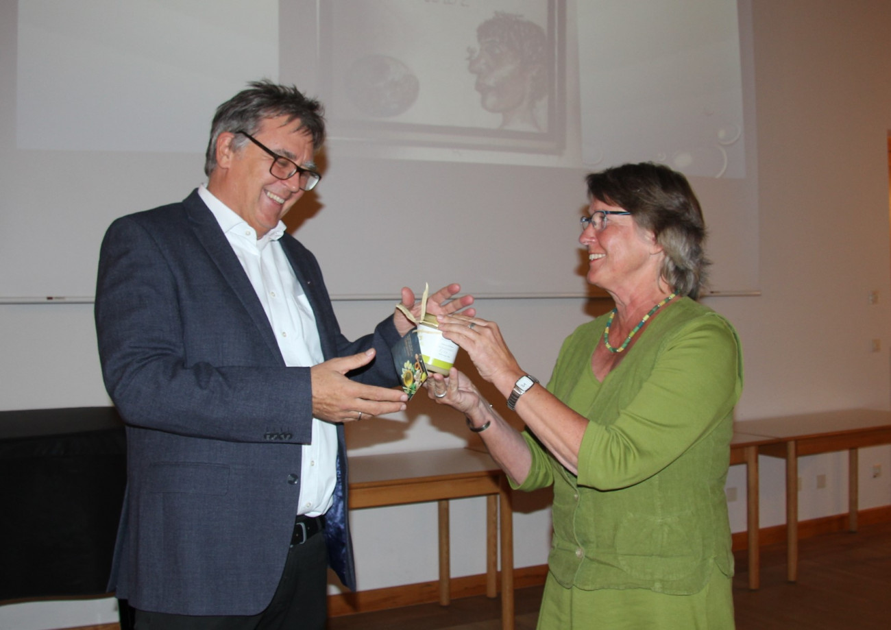 Pressetext zum Vortrag in Neustadt mit Prof. Dr. Luibl: "Kunst und ...